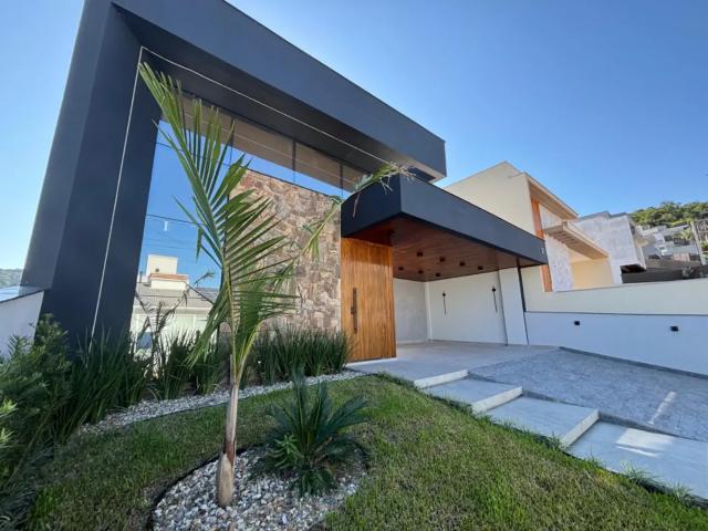 Casa / Sobrado para Venda em Palhoça/SC São Sebastião 3 Quartos
