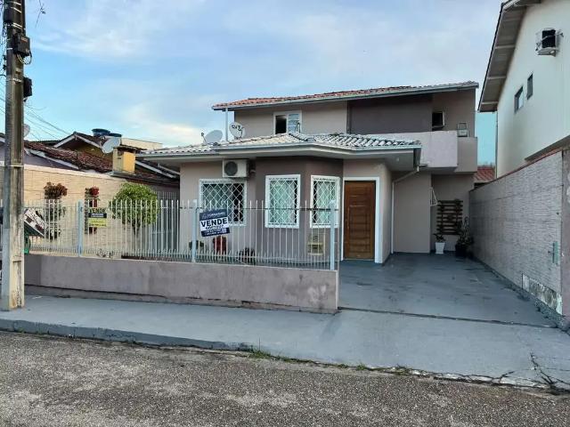 Casa / Sobrado para Venda em Palhoça/SC São Sebastião 3 Quartos