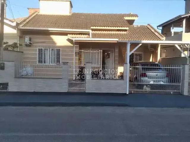 Casa / Sobrado para Venda em Palhoça/SC São Sebastião 3 Quartos