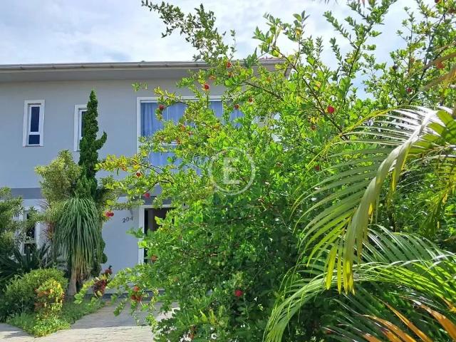 Casa / Sobrado para Venda em Palhoça/SC Ponte do Imaruim 3 Quartos