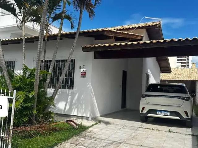 Casa / Sobrado para Venda em Palhoça/SC Pagani 3 Quartos