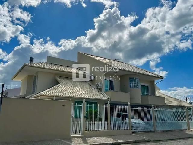 Casa / Sobrado para Venda em Palhoça/SC Pagani 3 Quartos