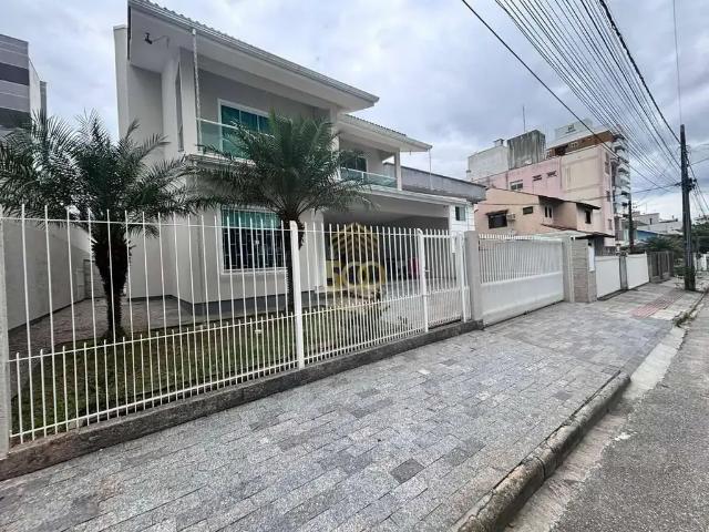 Casa / Sobrado para Venda em Palhoça/SC Pagani 3 Quartos