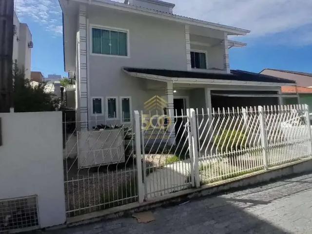 Casa / Sobrado para Venda em Palhoça/SC Pagani 4 Quartos