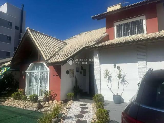 Casa / Sobrado para Venda em Palhoça/SC Passa Vinte 4 Quartos