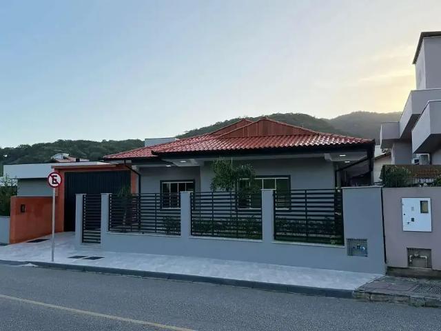 Casa / Sobrado para Venda em Palhoça/SC Pedra Branca 3 Quartos
