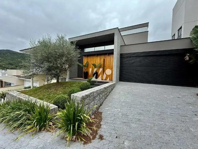 Casa / Sobrado para Venda em Palhoça/SC Pedra Branca 3 Quartos