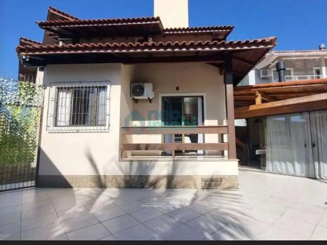 Casa / Sobrado para Venda em Palhoça/SC Pedra Branca 3 Quartos