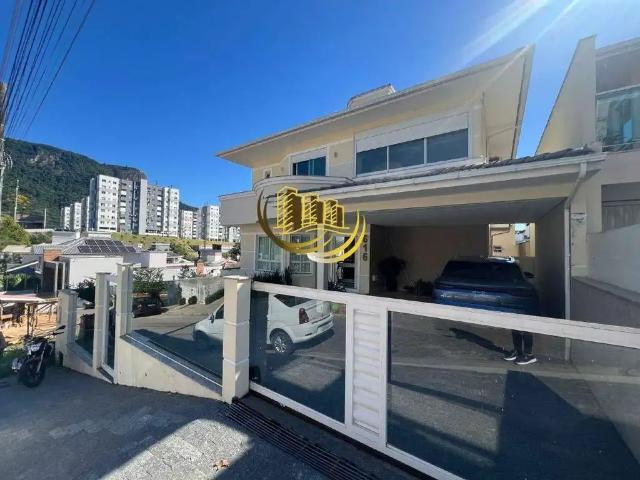 Casa / Sobrado para Venda em Palhoça/SC Pedra Branca 4 Quartos