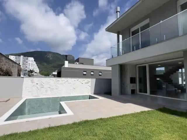 Casa / Sobrado para Venda em Palhoça/SC Pedra Branca 4 Quartos