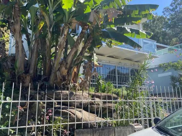 Casa / Sobrado para Venda em Palhoça/SC Praia de Fora 4 Quartos