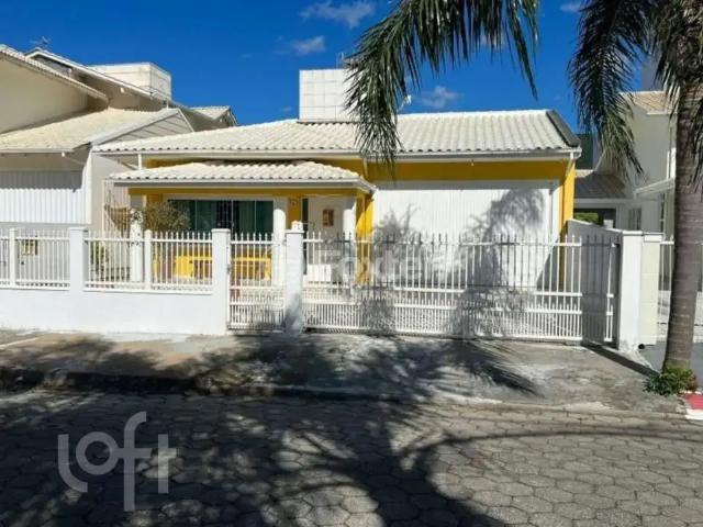 Casa / Sobrado para Venda em Palhoça/SC Praia de Fora 4 Quartos