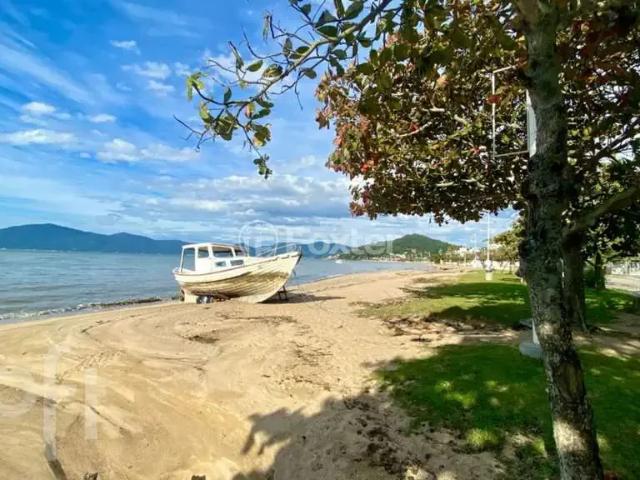 Casa / Sobrado para Venda em Palhoça/SC Praia de Fora 4 Quartos