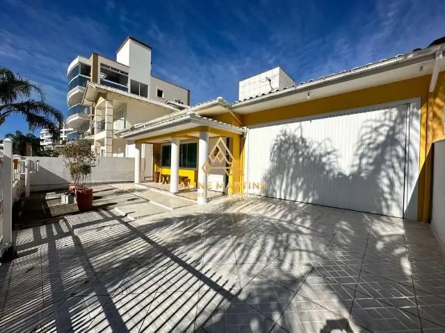 Casa / Sobrado para Venda em Palhoça/SC Praia de Fora 5 Quartos
