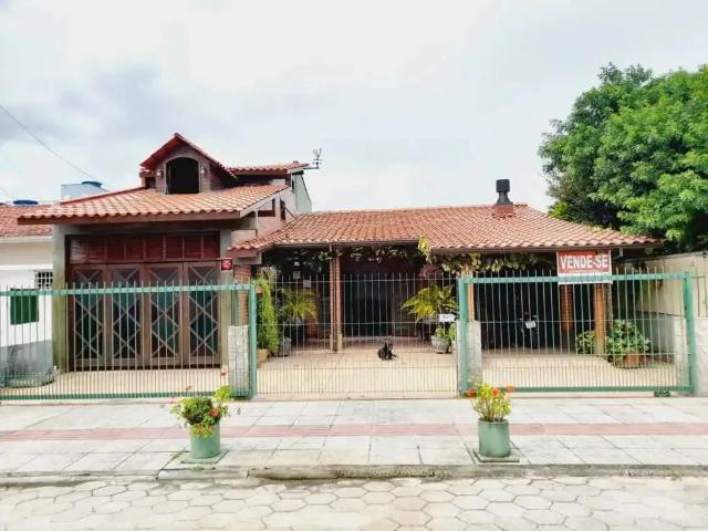 Casa / Sobrado para Venda em Palhoça/SC Praia de Fora 5 Quartos