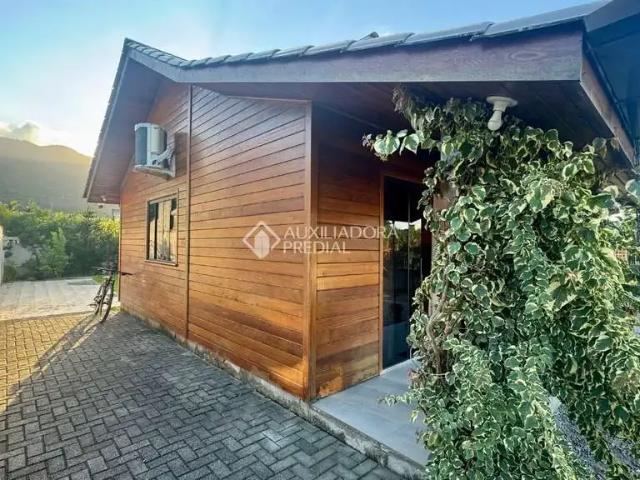 Casa / Sobrado para Venda em Palhoça/SC Praia de Fora 2 Quartos