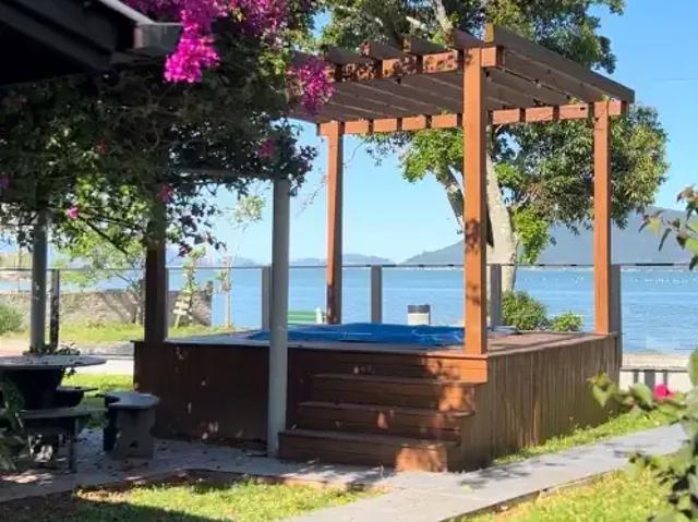 Casa / Sobrado para Venda em Palhoça/SC Praia de Fora 2 Quartos