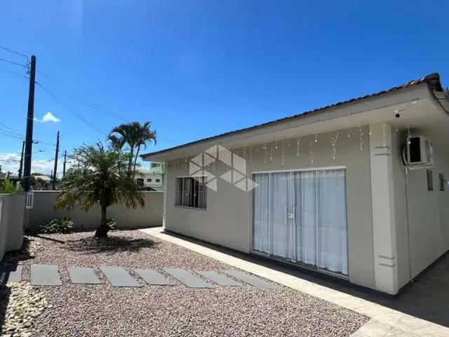 Casa / Sobrado para Venda em Palhoça/SC Praia de Fora 2 Quartos