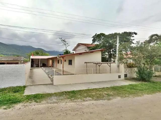 Casa / Sobrado para Venda em Palhoça/SC Praia de Fora 3 Quartos