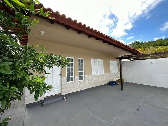 Casa / Sobrado para Venda em Palhoça/SC Praia de Fora 3 Quartos