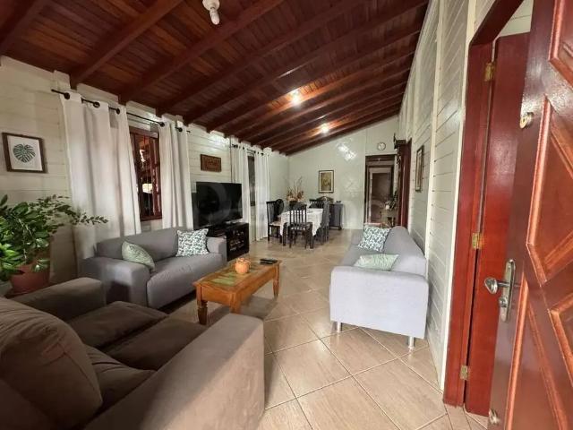 Casa / Sobrado para Venda em Palhoça/SC Praia de Fora 3 Quartos