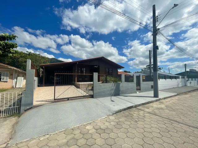 Casa / Sobrado para Venda em Palhoça/SC Praia de Fora 3 Quartos