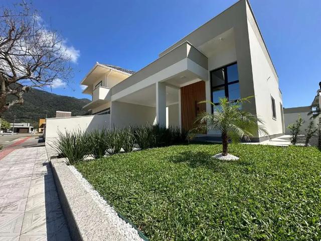 Casa / Sobrado para Venda em Palhoça/SC Praia de Fora 3 Quartos