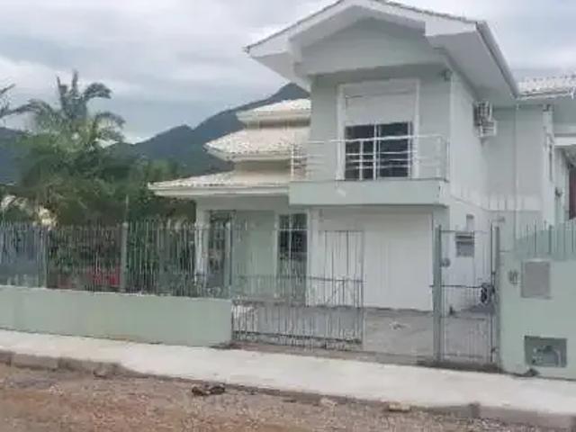 Casa / Sobrado para Venda em Palhoça/SC Praia de Fora 3 Quartos