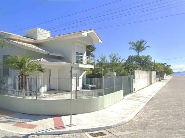 Casa / Sobrado para Venda em Palhoça/SC Praia de Fora 3 Quartos