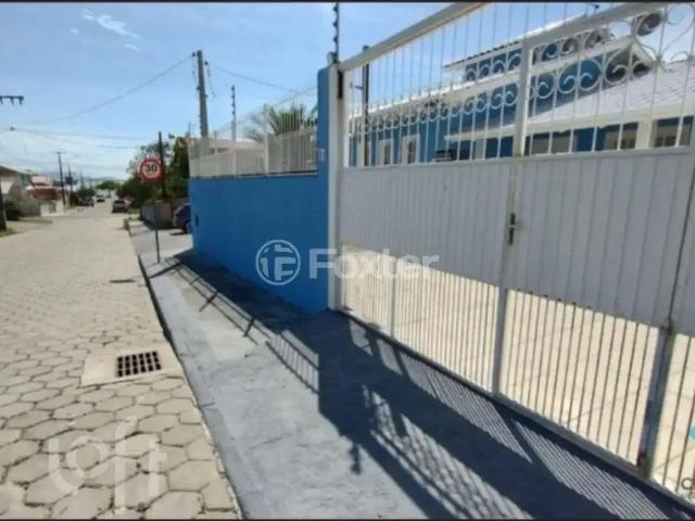 Casa / Sobrado para Venda em Palhoça/SC Praia de Fora 3 Quartos