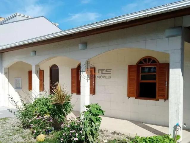 Casa / Sobrado para Venda em Palhoça/SC Praia de Fora 3 Quartos