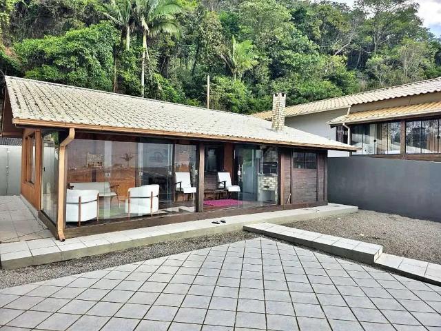 Casa / Sobrado para Venda em Palhoça/SC Praia de Fora 3 Quartos