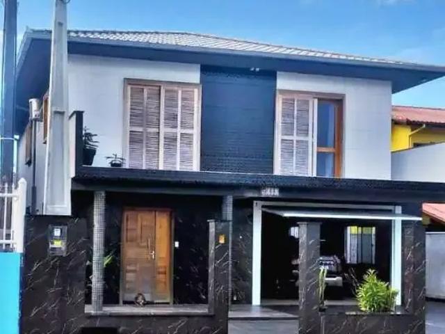 Casa / Sobrado para Venda em Palhoça/SC Praia de Fora 3 Quartos