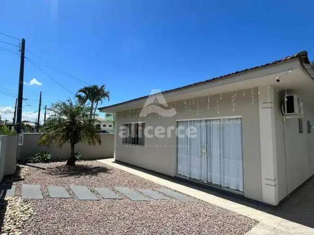 Casa / Sobrado para Venda em Palhoça/SC Praia de Fora 3 Quartos