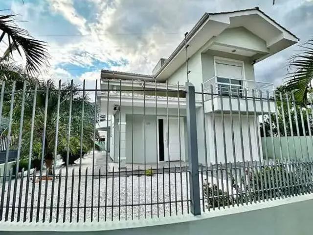 Casa / Sobrado para Venda em Palhoça/SC Praia de Fora 3 Quartos