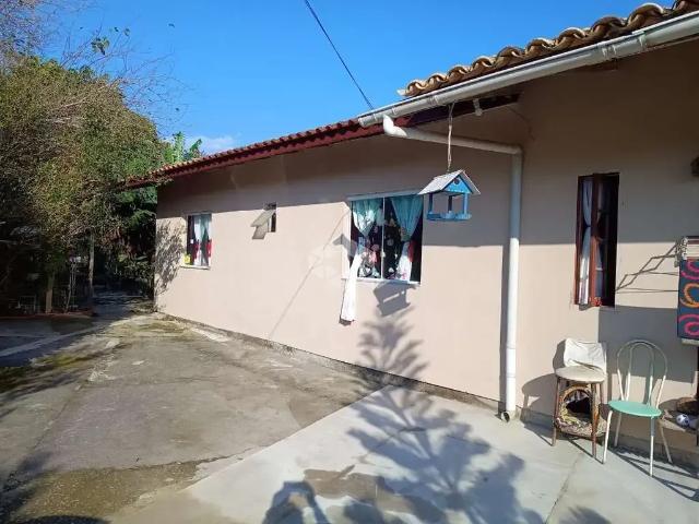 Casa / Sobrado para Venda em Palhoça/SC Praia de Fora 3 Quartos
