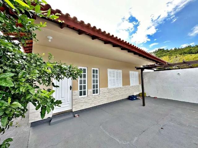Casa / Sobrado para Venda em Palhoça/SC Praia de Fora 3 Quartos