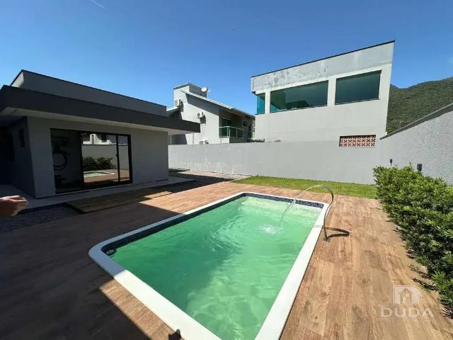 Casa / Sobrado para Venda em Palhoça/SC Praia de Fora 3 Quartos