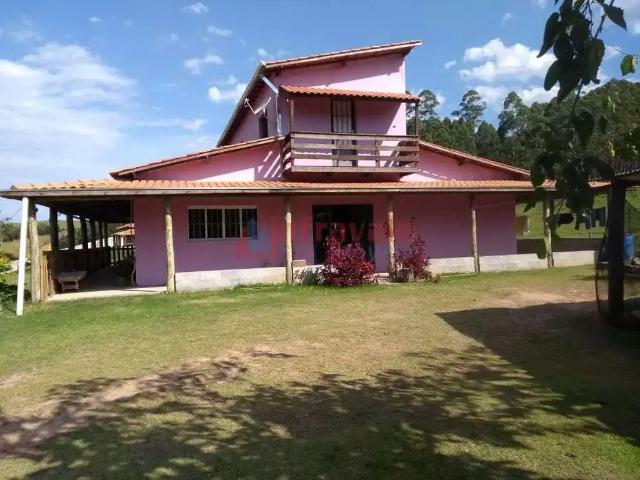 Casa / Sobrado para Venda em Paraibuna/SP Bairro do Comércio 5 Quartos