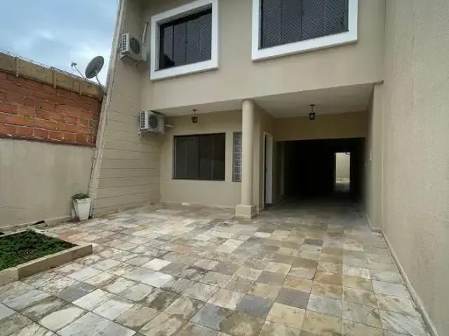 Casa / Sobrado para Venda em Paranaguá/PR Centro Histórico 3 Quartos