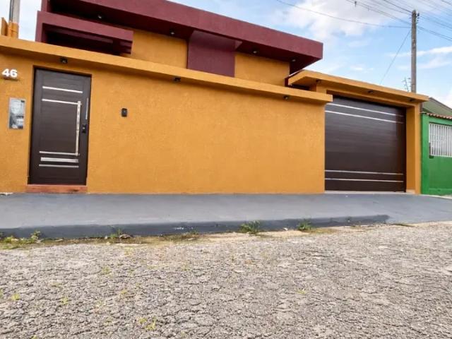 Casa / Sobrado para Venda em Paranaguá/PR Estradinha 3 Quartos