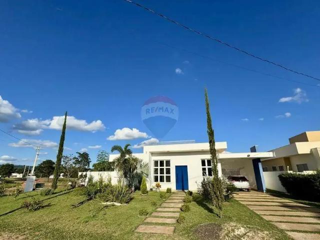 Casa / Sobrado para Venda em Pardinho/SP Centro 3 Quartos