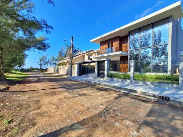 Casa / Sobrado para Venda em Passo de Torres/SC Bela Torres 4 Quartos