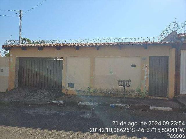 Casa / Sobrado para Venda em Passos/MG Jardim Califórnia 3 Quartos