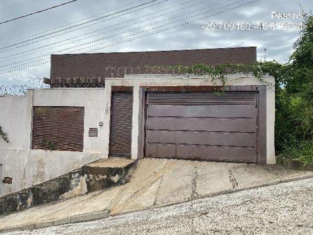 Casa / Sobrado para Venda em Passos/MG Jardim Califórnia 3 Quartos