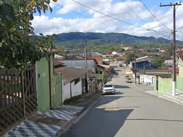 Casa / Sobrado para Venda em Pedro de Toledo/SP Centro 2 Quartos