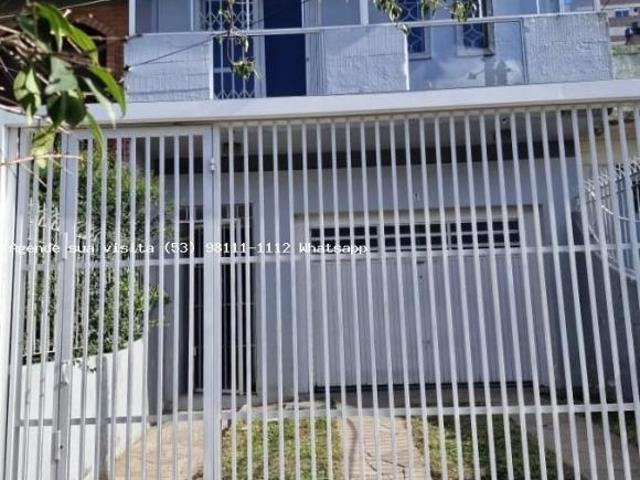 Casa / Sobrado para Venda em Pelotas, Centro, 4 dormitórios, 1 suíte, 3 banheiros, 1 vaga