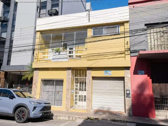 Casa / Sobrado para Venda em Pelotas/RS Centro 3 Quartos