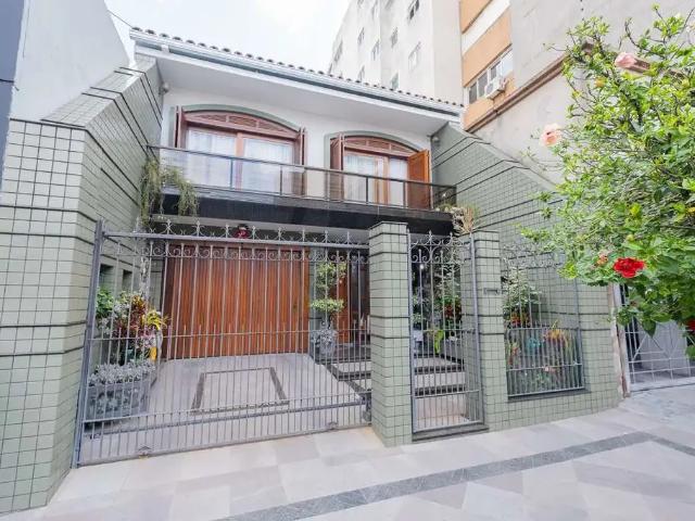 Casa / Sobrado para Venda em Pelotas/RS Centro 3 Quartos