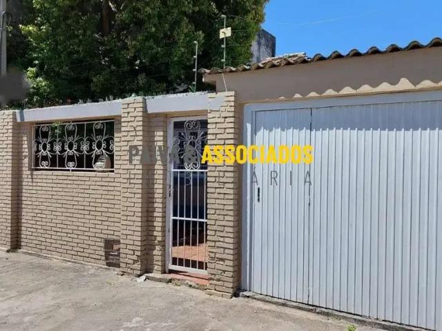 Casa / Sobrado para Venda em Pelotas/RS Centro 3 Quartos